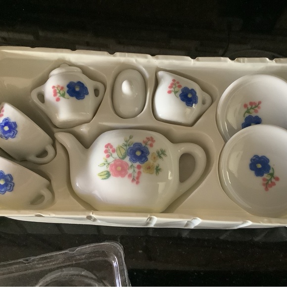 Other | Vintage Little Miss Lucy 9 Piece Tea Set Children Collectible ...